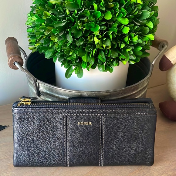 Fossil | Bags | Fossil Leather Slim Wallet | Poshmark